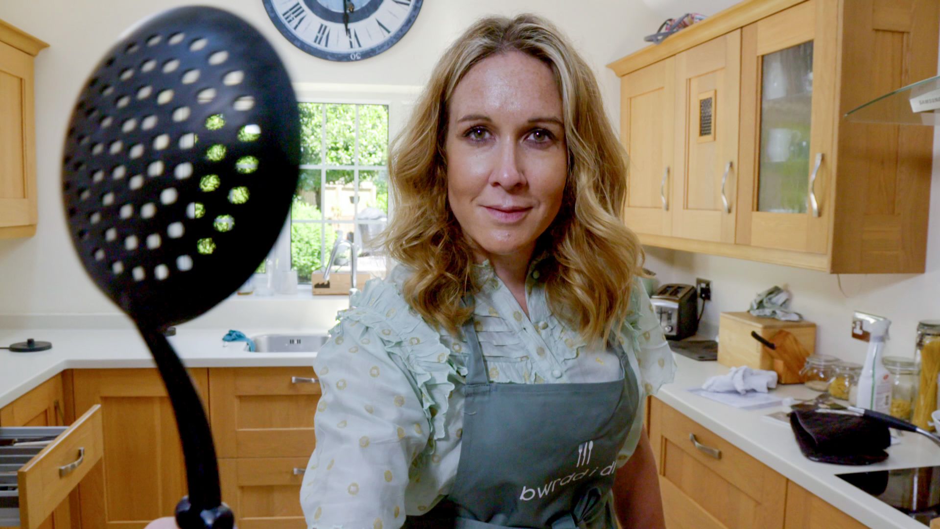 Bwrdd i Dri - Cyfres 3 | Chwaraeon | S4C Clic