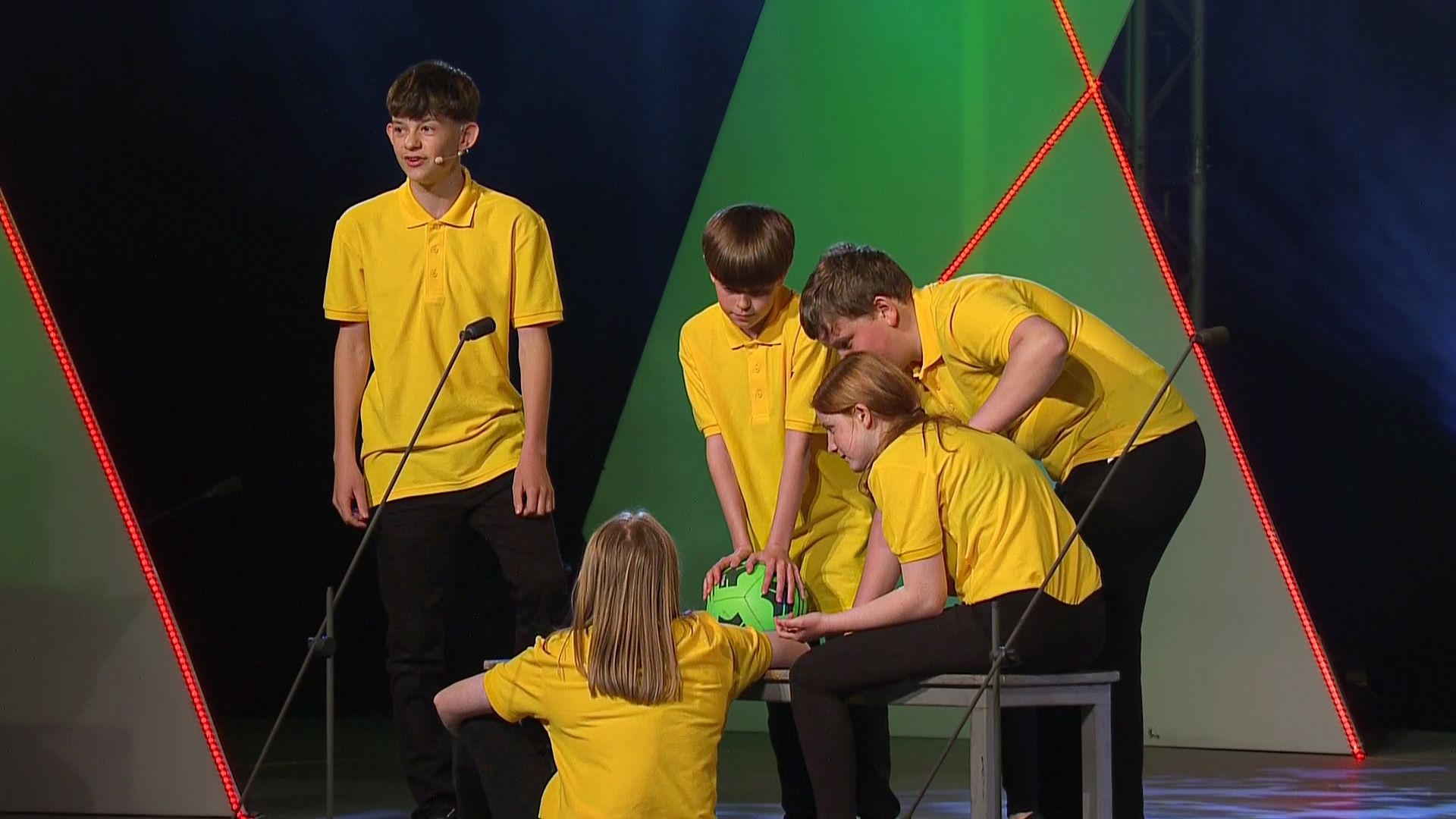 Clic | Eisteddfod yr Urdd 2023 | Iau: Dros Ginio o'r Urdd