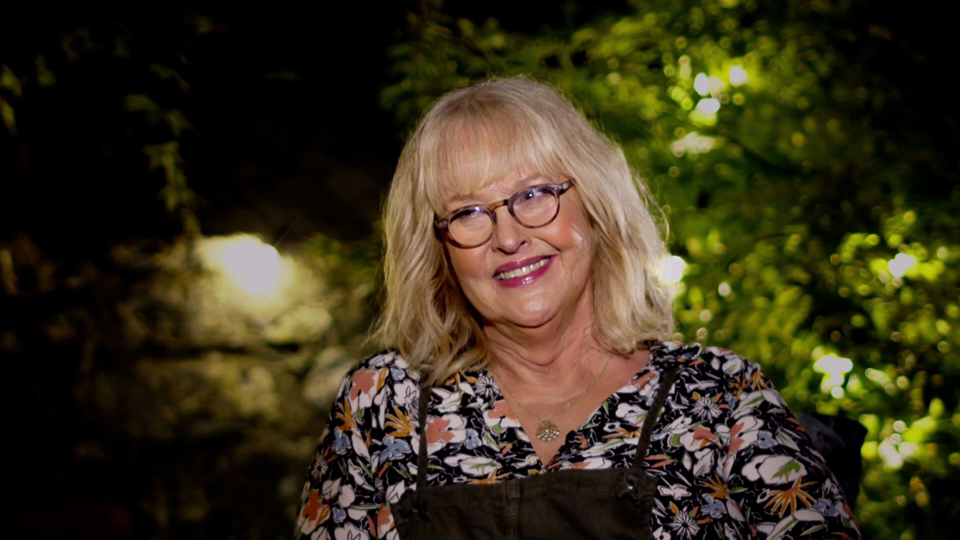 Sgwrs Dan y Lloer - Cyfres 5 | Caryl Parry Jones | S4C Clic